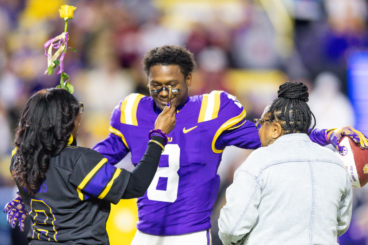 LSU Football Players Honor their Moms on Mother’s Day
