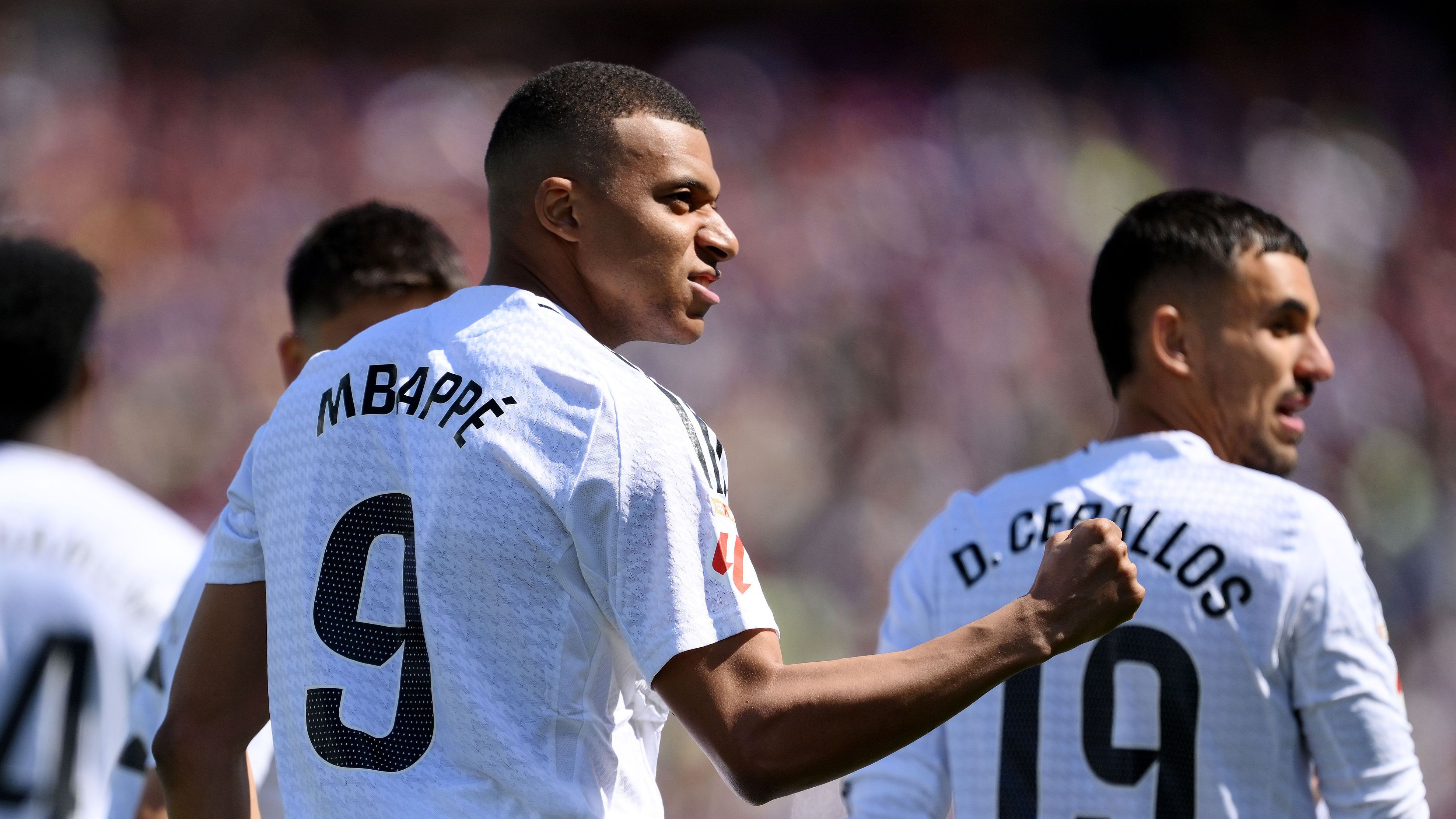 محدث.. عين على الحكم | قرارات مثيرة للجدل تشعل كلاسيكو برشلونة وريال مدريد!