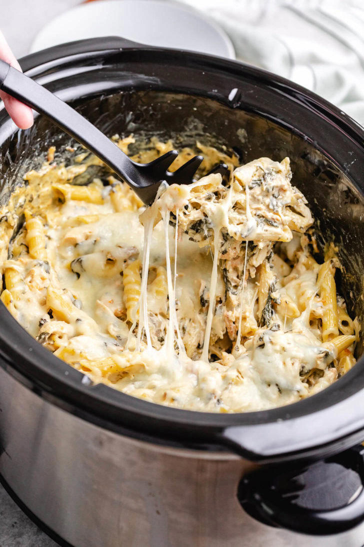 Slow cooker spinach artichoke chicken pasta