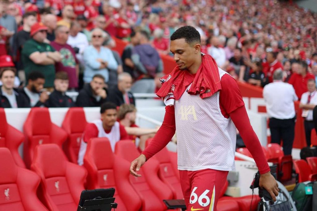 Liverpool-fanit buuasivat Trent Alexander-Arnoldille – Arne Slot otti ...