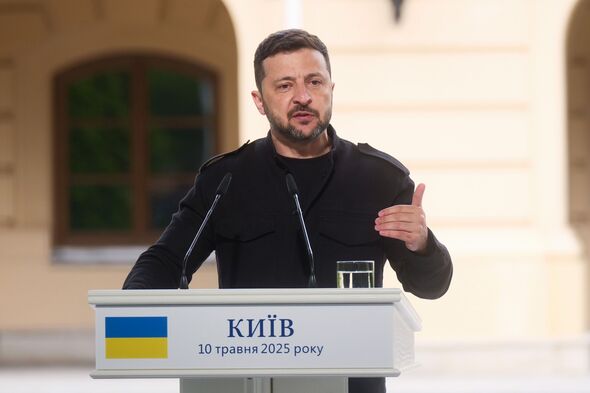 Zelensky's brave four-word message to Putin as pair to meet for first ...