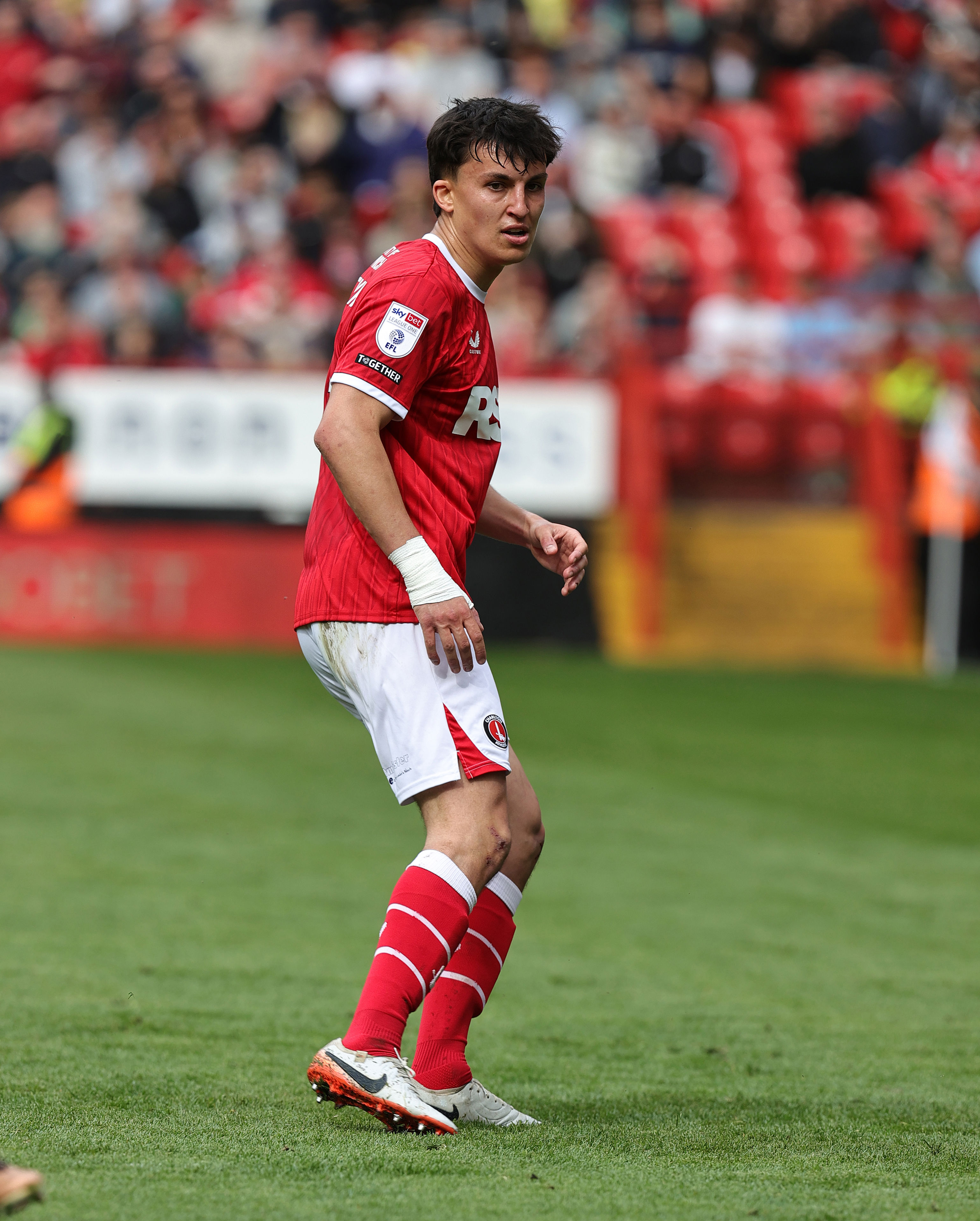 Latest: Portsmouth boss discusses Reading signing’s future as he bids ...