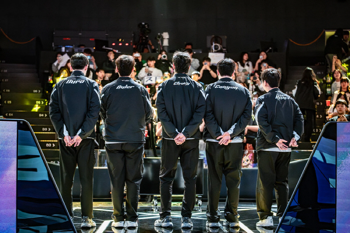 Gen.G, who won against T1, counting down to No. 1 in the first and ...