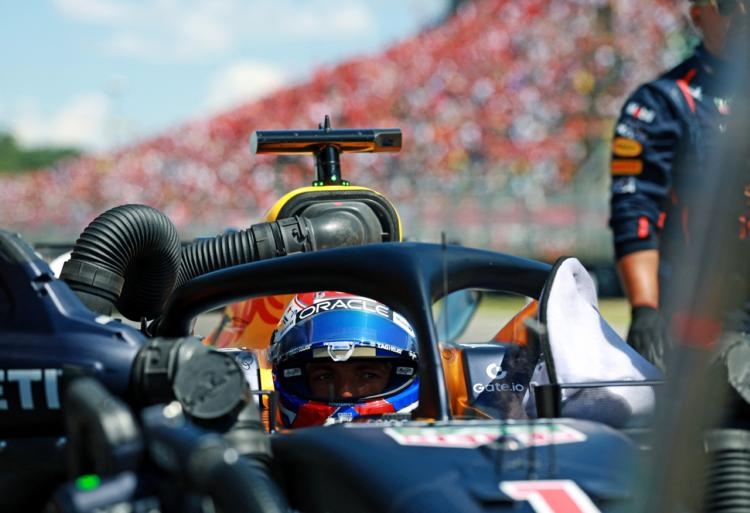 VIDÉO F1. Verstappen s’impose, Hadjar perd gros… Revivez le départ du ...