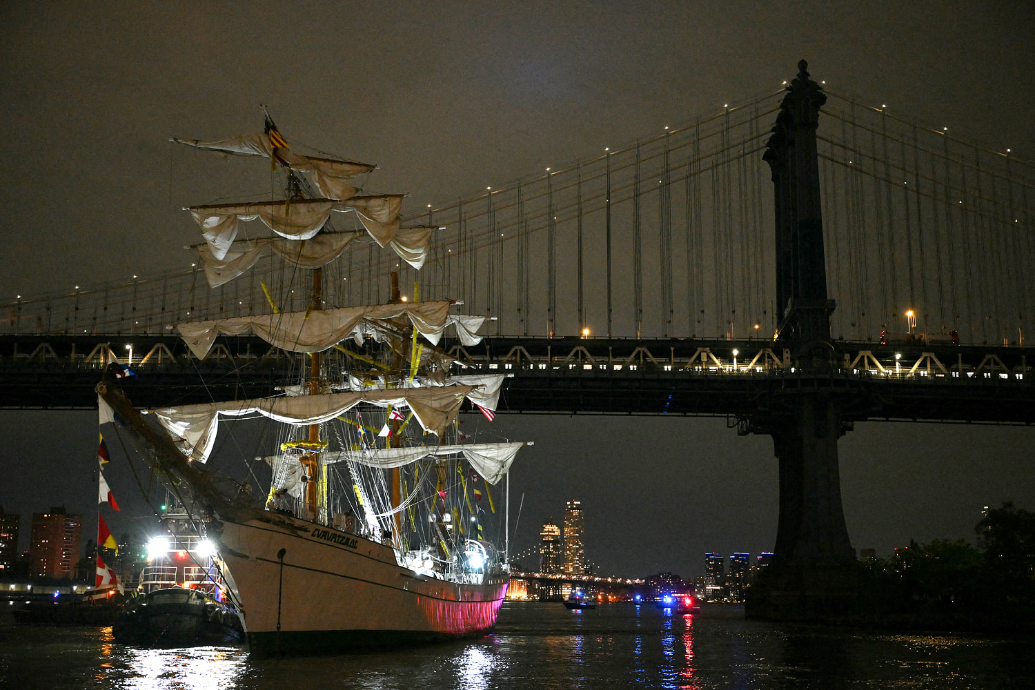 Mexican naval ship hits Brooklyn Bridge, killing 2: How it happened