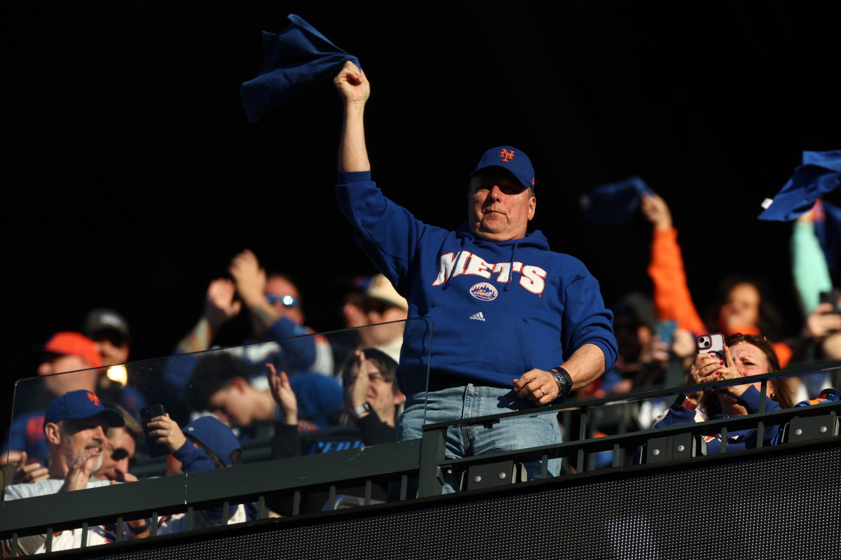 Mets Fans Have Words for Yankee Stadium After Home Run