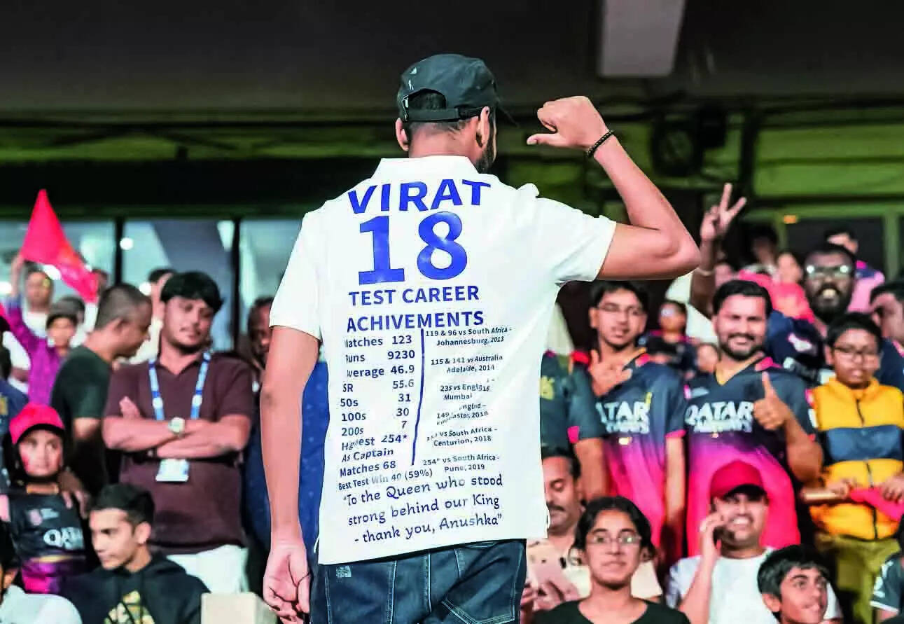 Fans turn up in white, birds offer a salute to King Kohli