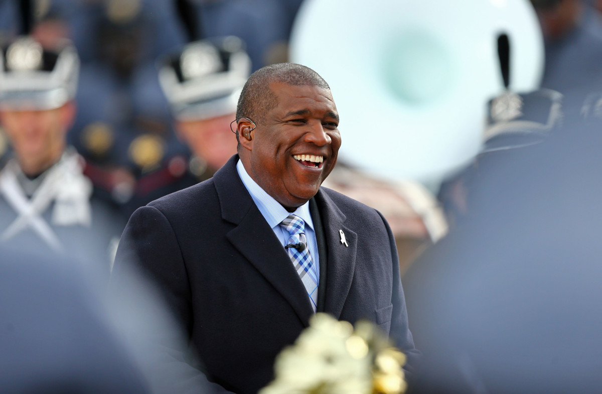 NFL host Curt Menefee announces he's leaving daily TV job