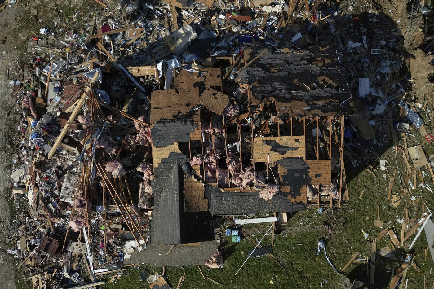 AP PHOTOS: Storm systems sweep across parts of the U.S. Midwest and ...