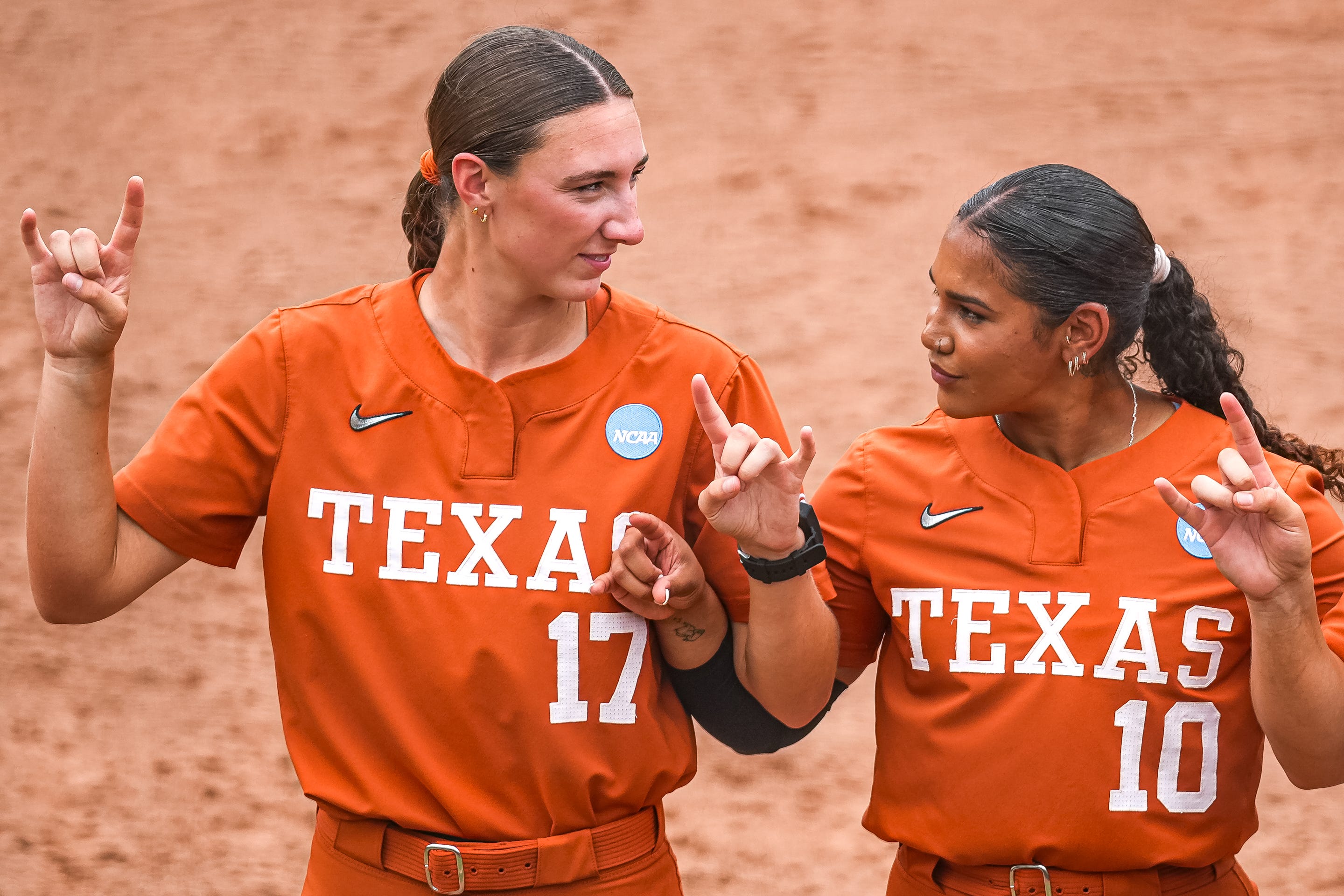 In Texas softball's win over UCF, ace Teagan Kavan showed glimpses of ...