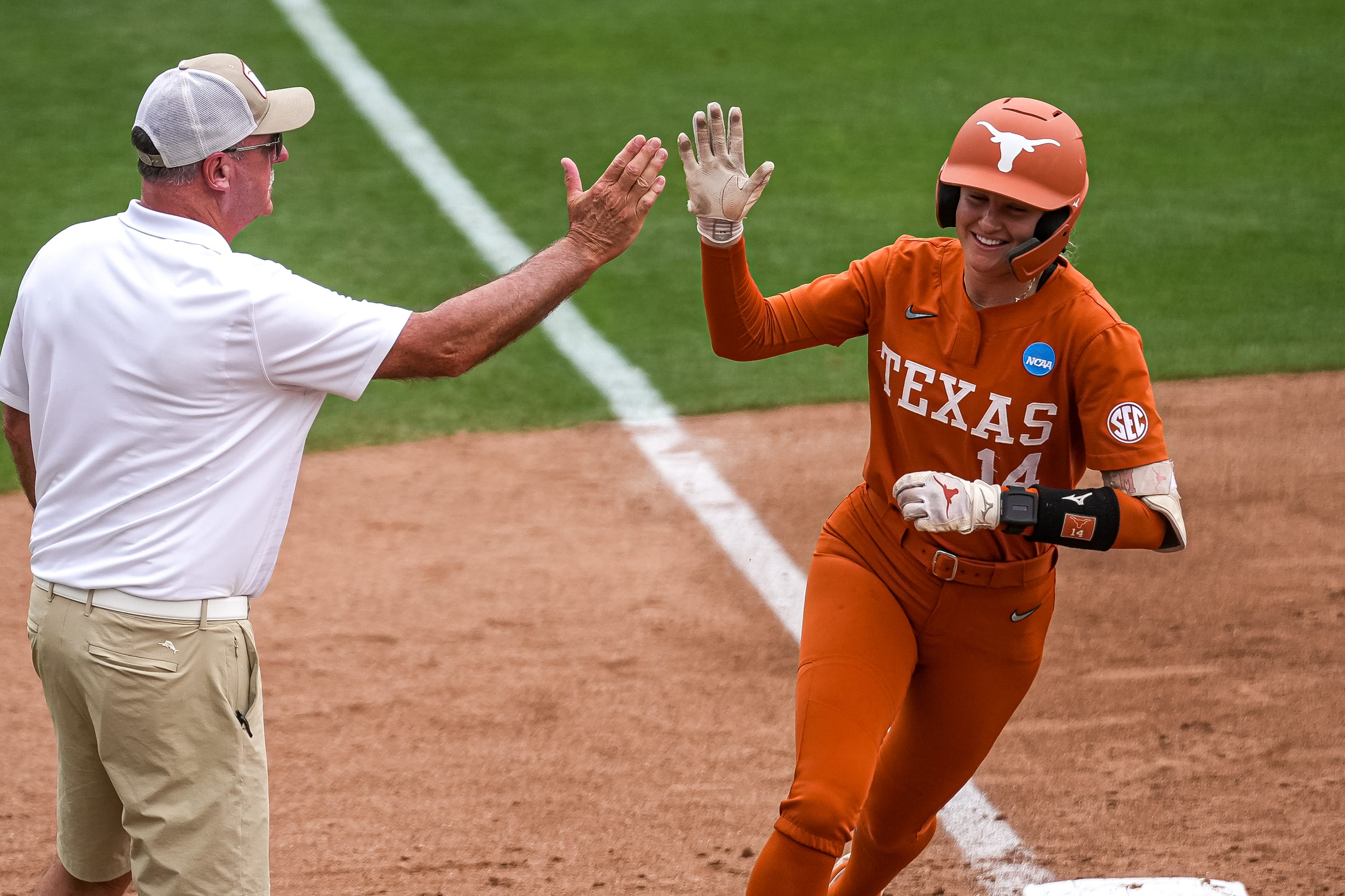 Texas softball vs Central Florida game score: Replay, highlights as ...