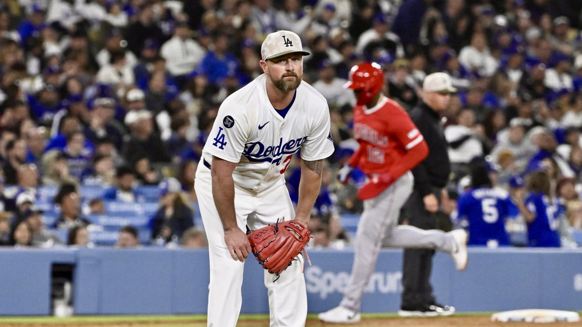 Kirby Yates on injured list, Dodgers add Lou Trivino