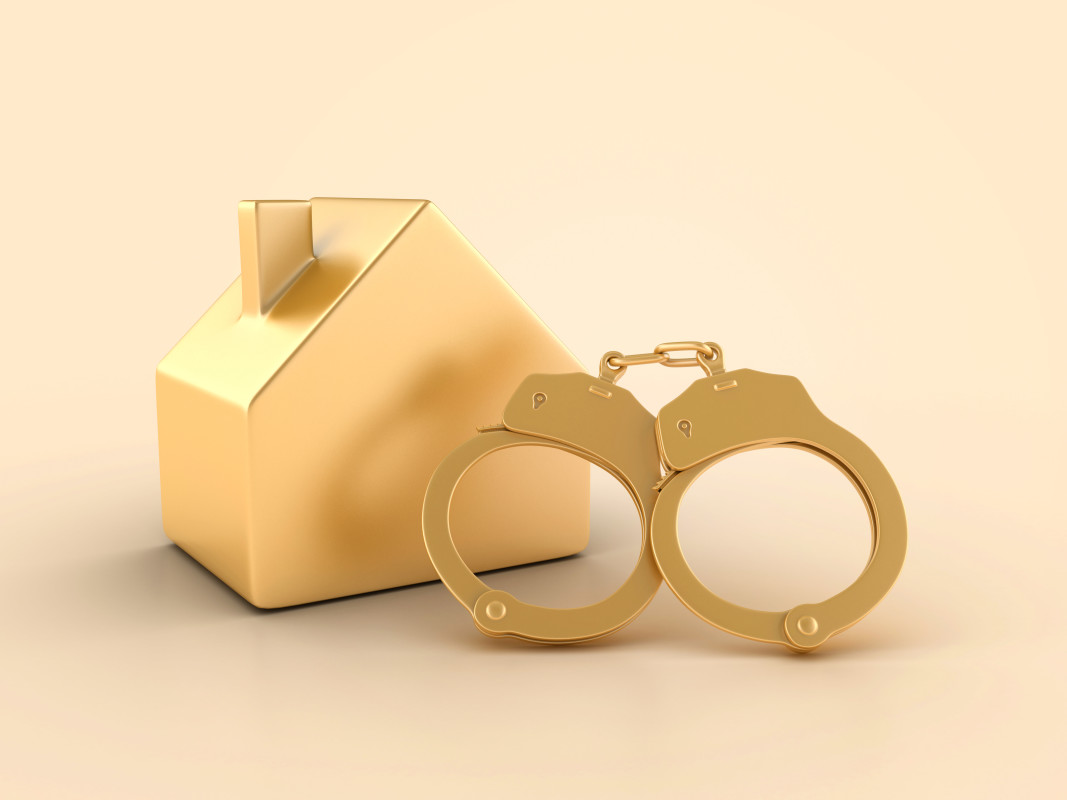 5 Signs You're Dealing With 'Golden Handcuffs,' According to a Psychologist