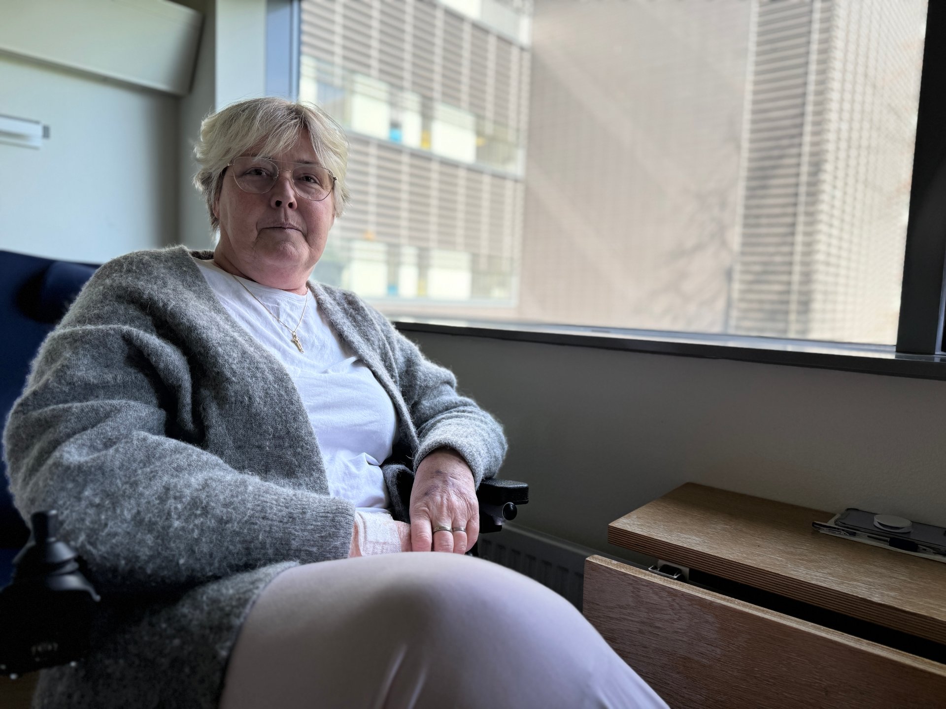 Monica (55) skal snart dø – må betale 28.000 kroner ekstra for egen ...