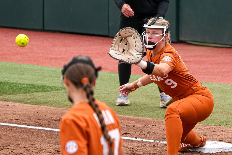 Texas vs Clemson game score: Replay, highlights as Tigers win game 1 of ...