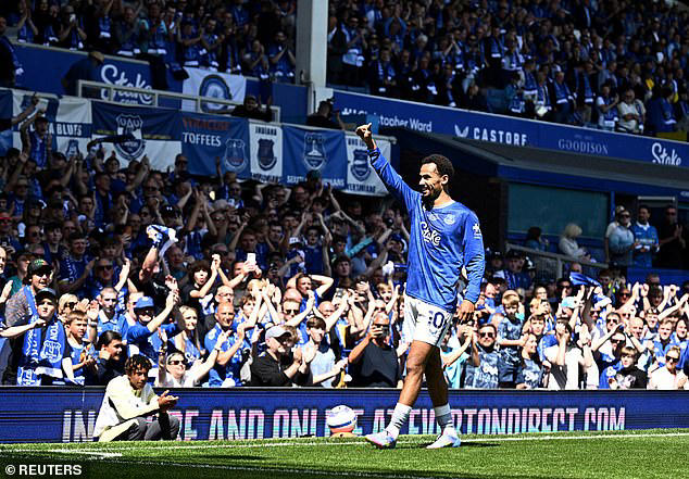 Wayne Rooney leads parade of Everton greats for emotional Goodison Park ...