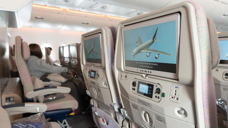 8 Airlines With The Best In-Flight Entertainment Options (And One With ...