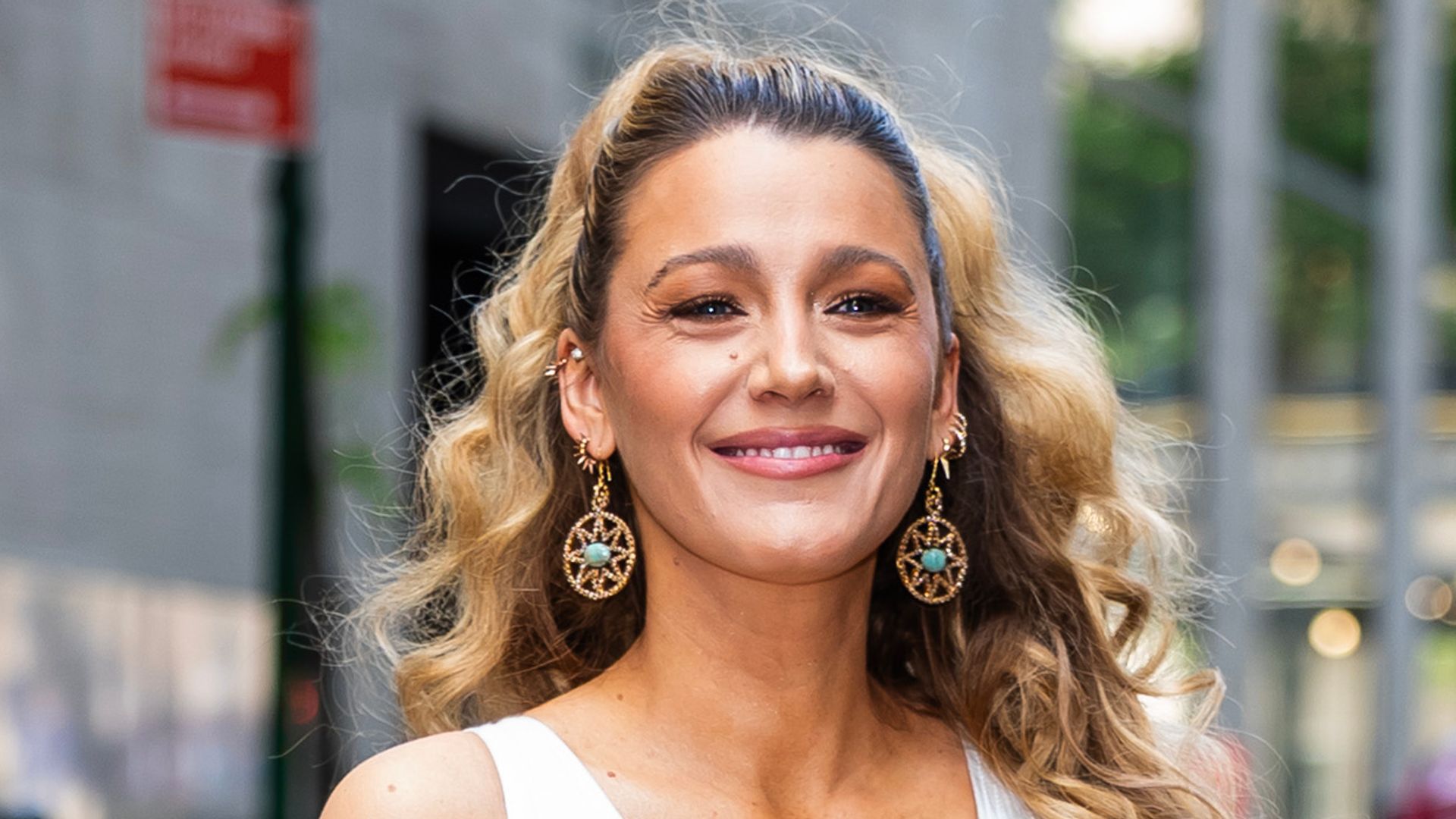 Blake Lively sports bold new look amid legal battle involving Taylor ...