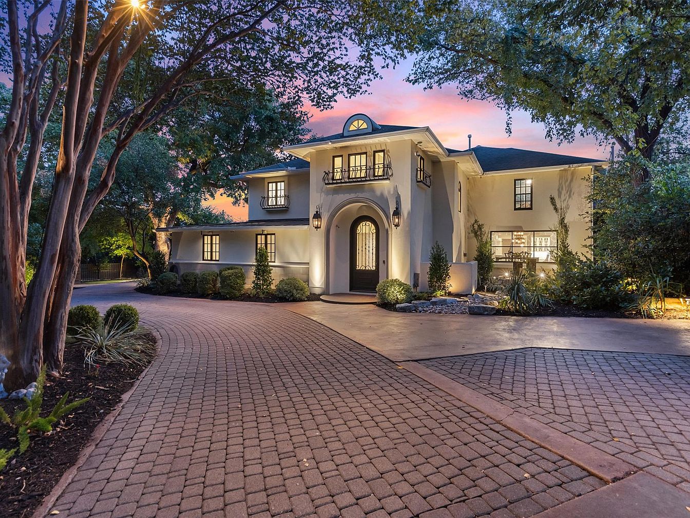 Rare 1925 Colonial Revival Estate in Texas With a Poolside Guest House ...