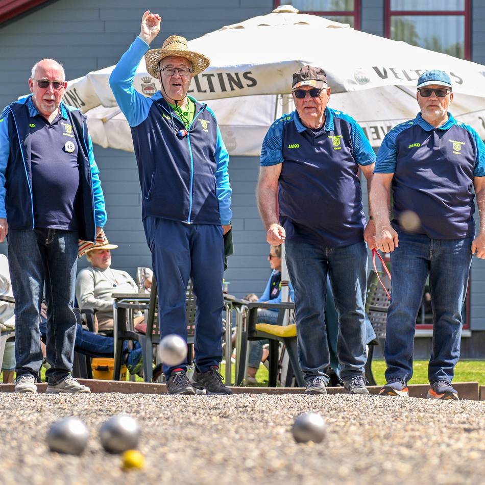 Fast 40 Spielerinnen und Spieler traten bei Boule-Stadtmeisterschaft an