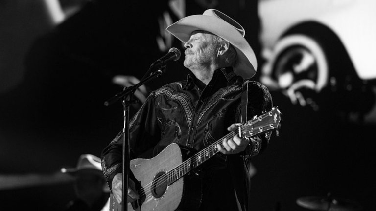 Alan Jackson Makes Heartbreaking Announcement During Tour Stop