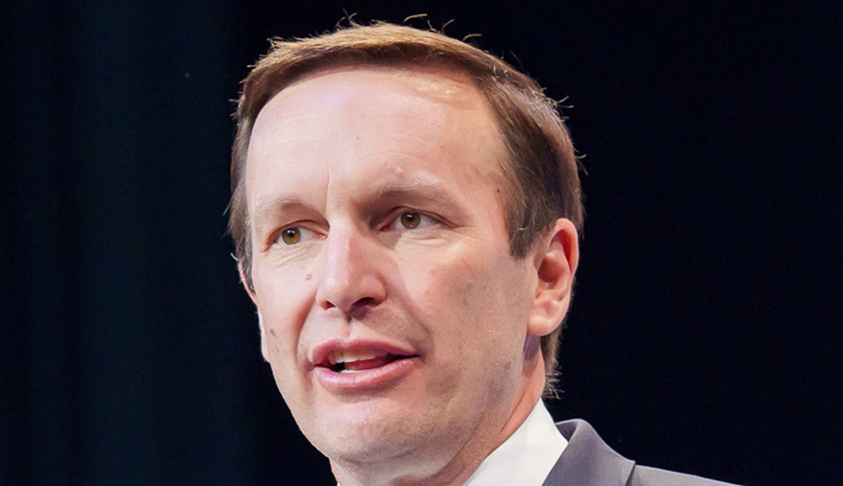 U.S. Senator Slams Trump's "Mar-a-Lago Billionaire Class" - "It's ...