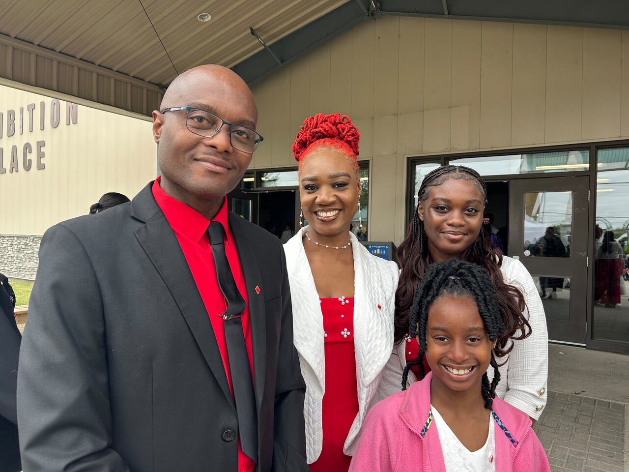 New citizens get 'true Canadian experience' at Manito Ahbee Festival ...