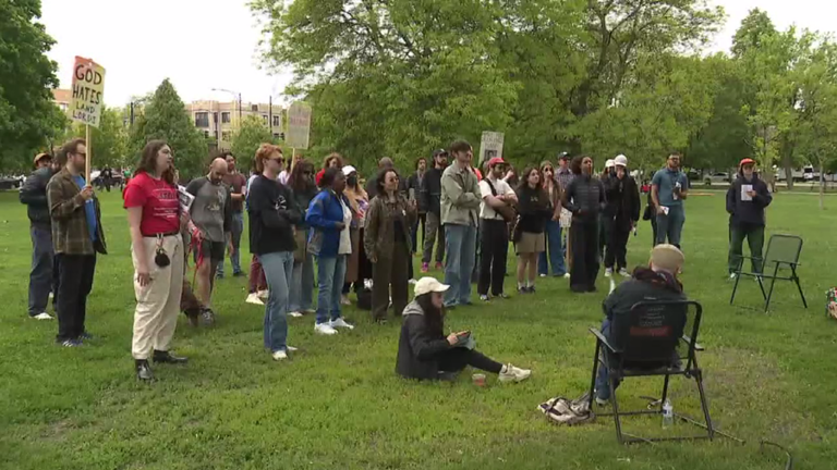 Renters really for tenants' rights amid rent strike in Chicago's Logan ...