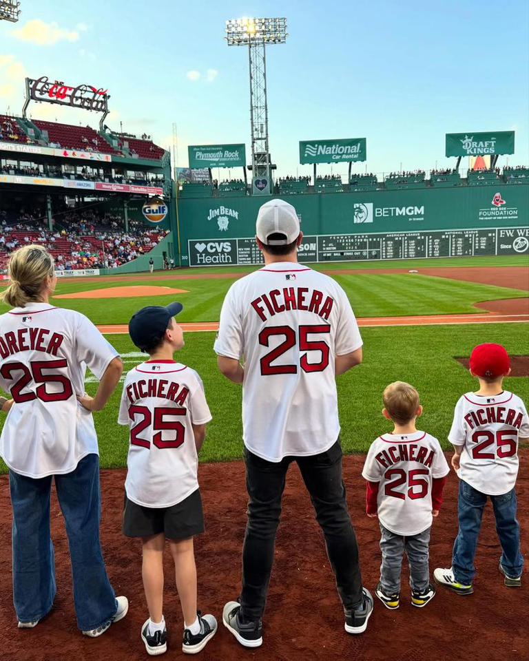 Today's Dylan Dreyer and husband Brian Fichera beam with joy in ...