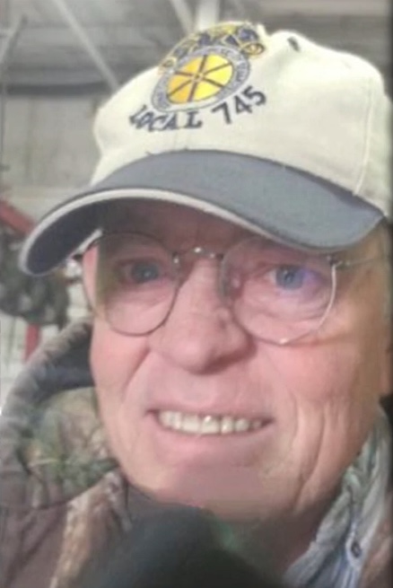 Man dies in bee attack despite frantic escape attempt that had him ...