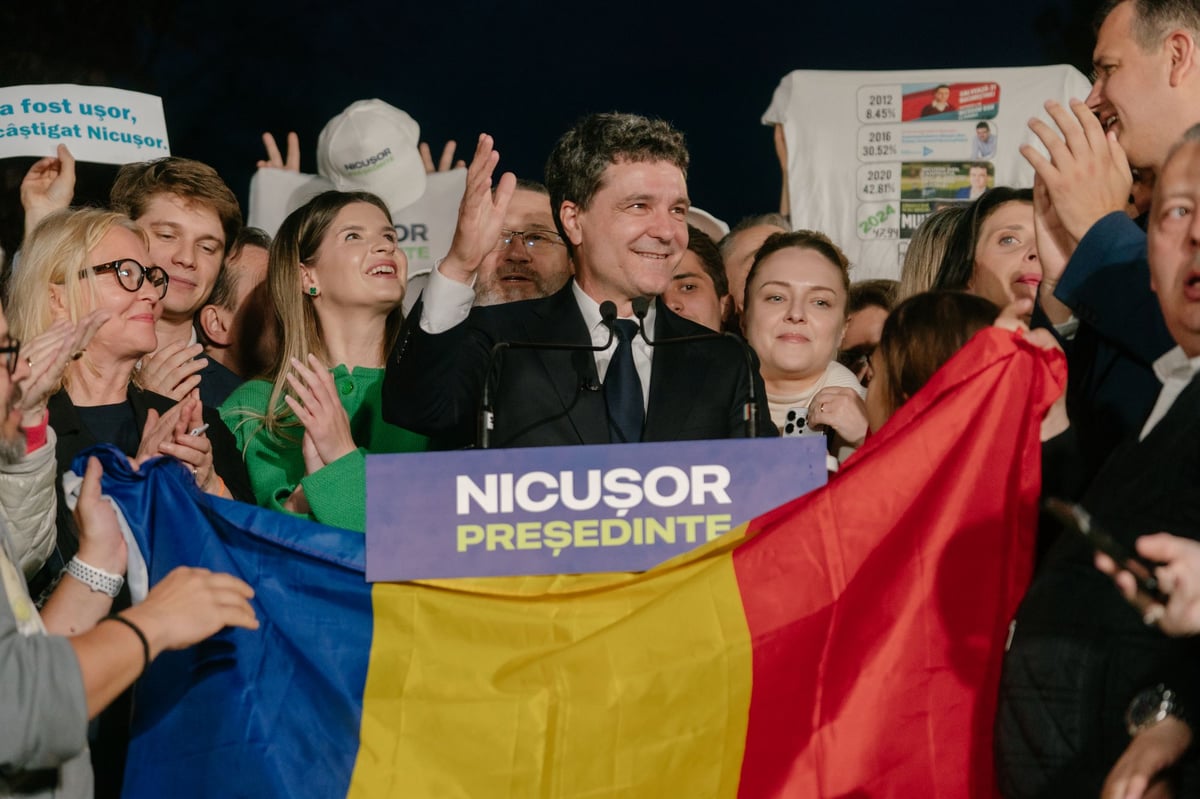 Romania election: Pro-EU mayor beats Trump-inspired nationalist in ...