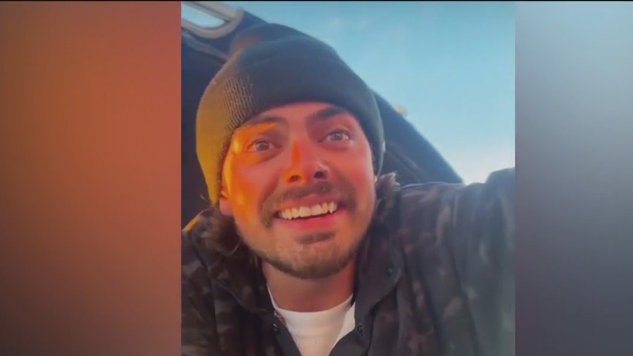 Man quits corporate job to sail ocean with cat