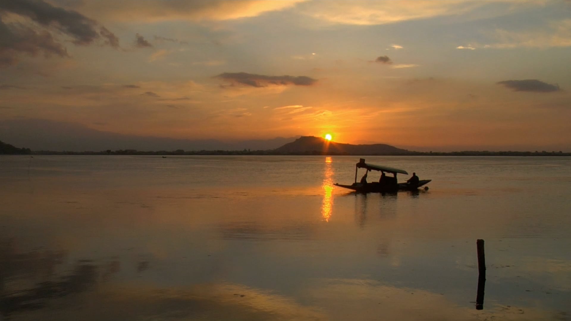 Drooni tutkii Kashmirin laaksojen koskematonta kauneutta