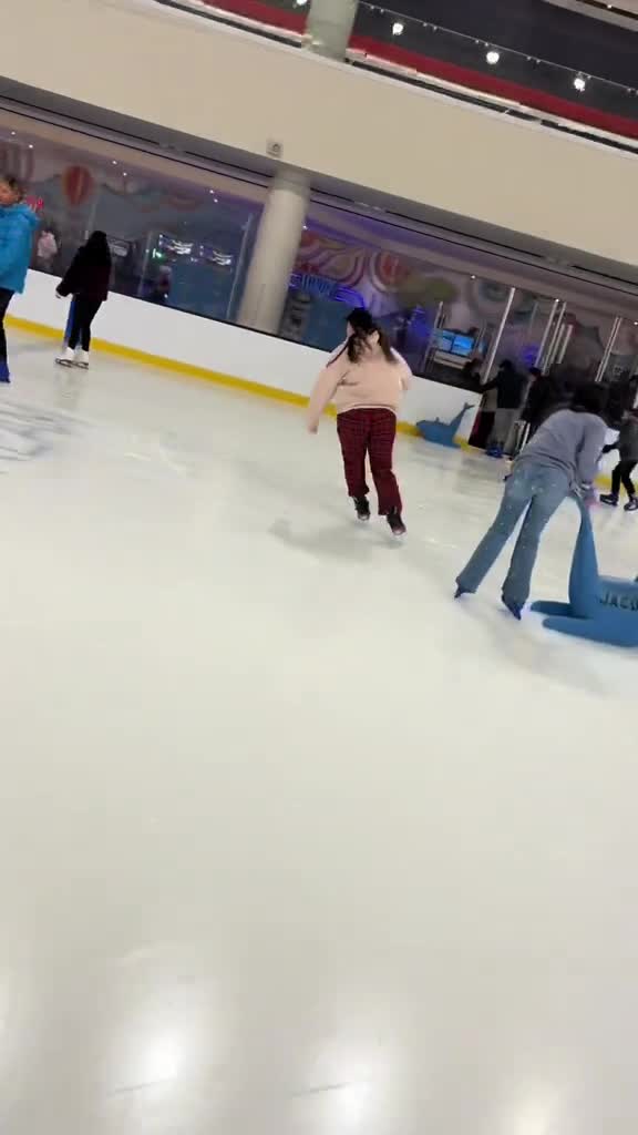 Ice Skating with Esther – Smooth Glides & Epic Skating Moments!