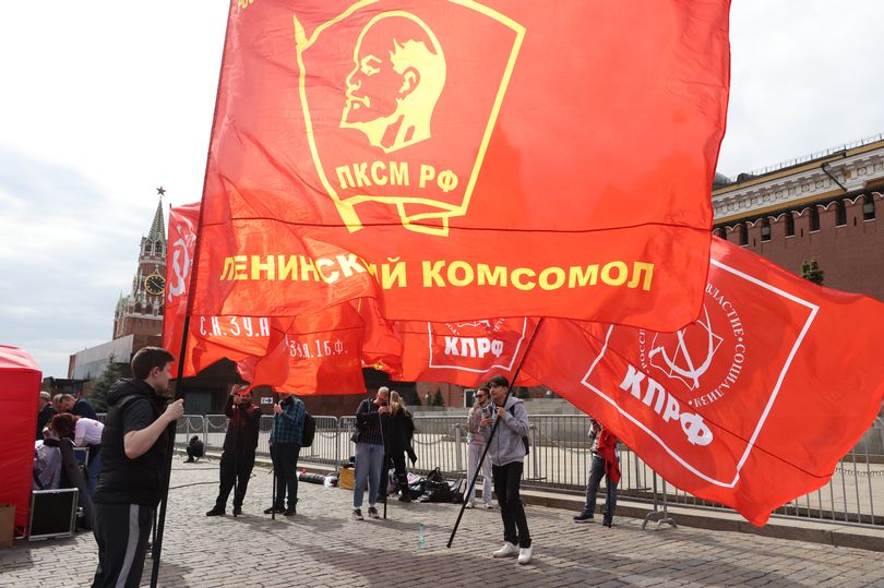 Russia's massive Soviet-era communist parade as Lenin's face lauded in ...
