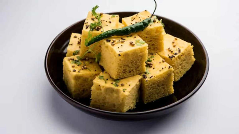Achieve A Smooth Batter For Gujarati Dhokla Using Hand Blender