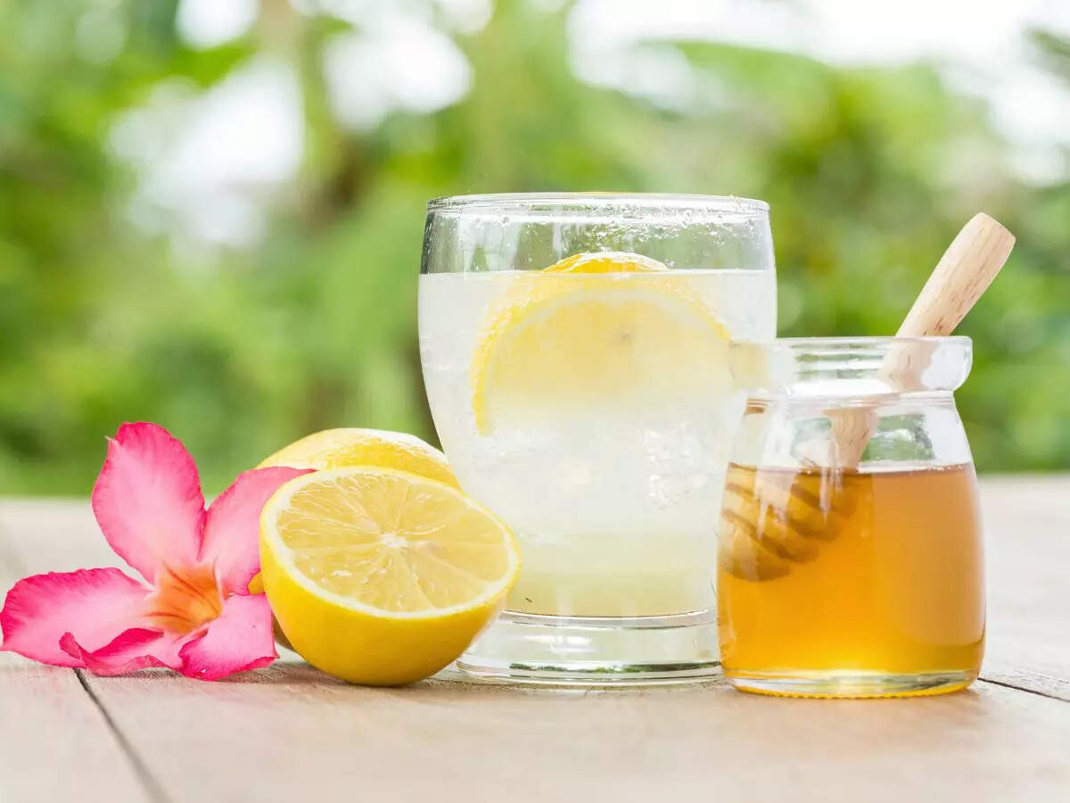 3 Homemade lemon-based drinks for better metabolism