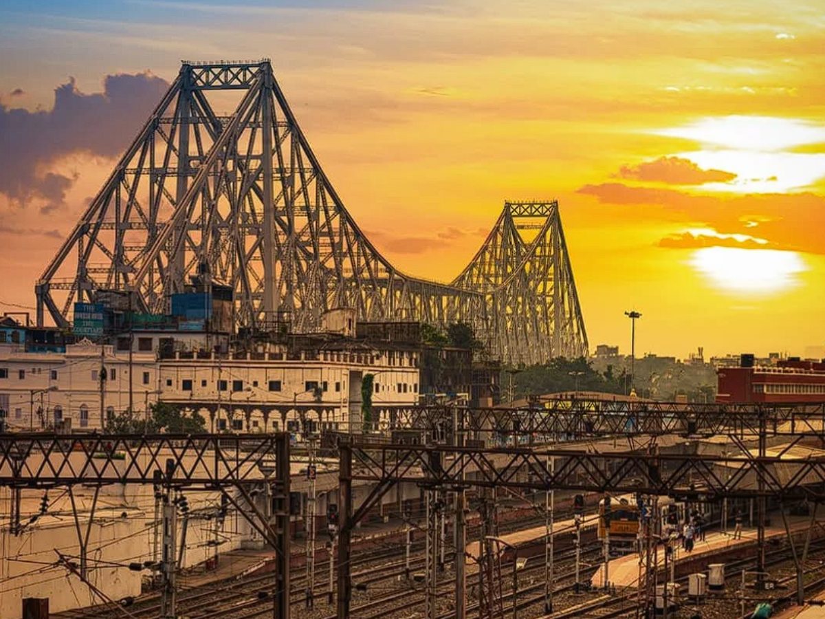 The 5 Best Places To Watch Trains Passing Over Scenic Bridges Near Kolkata