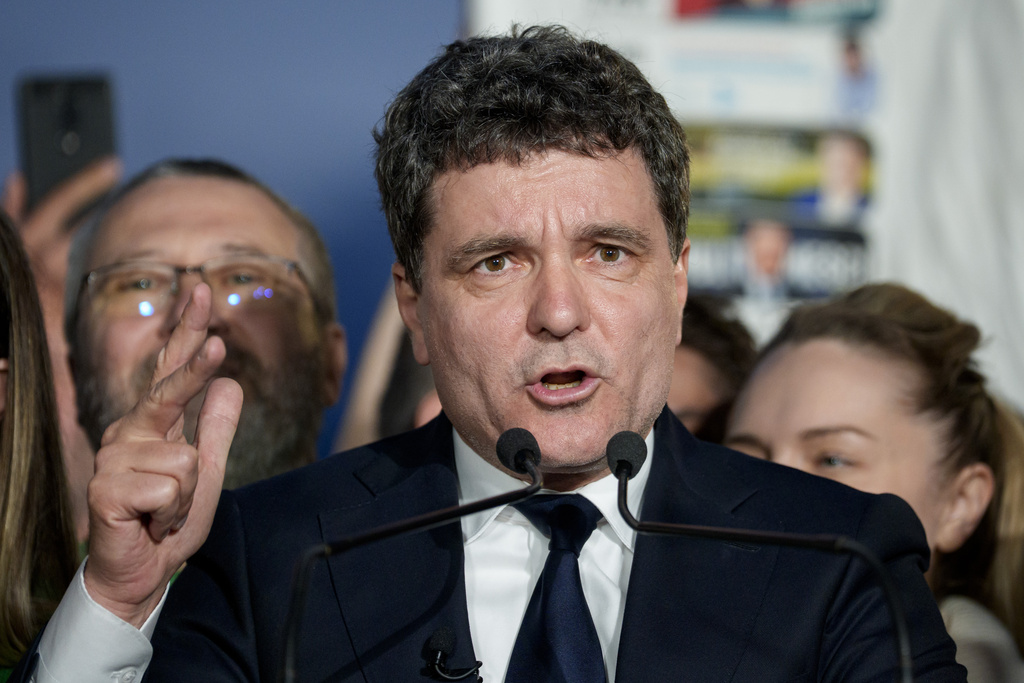 New pro-European president in Romania puts it back on a Western course ...