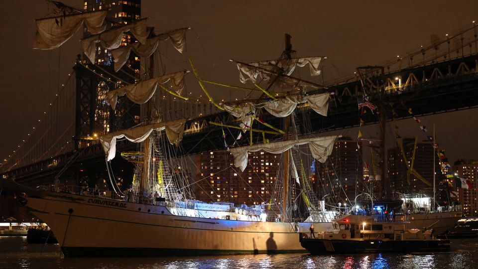5 fateful minutes led to the deadly Brooklyn Bridge ship collision