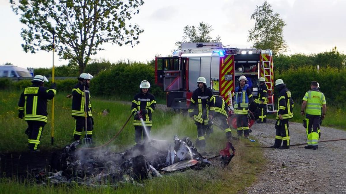 A96 im Allgäu: Ferrari-Unfall bei 200 km/h – Auto geht in Flammen auf