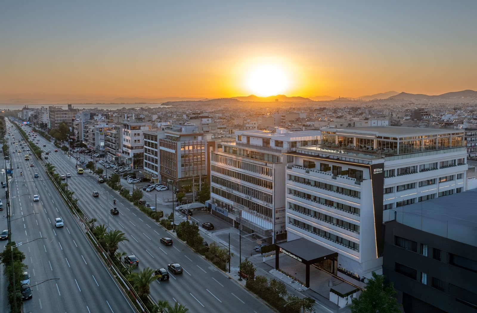 Hilton: Πώς από το “μυστρί” του Κωνσταντίνου Καραμανλή, βάζει ρότα για ...