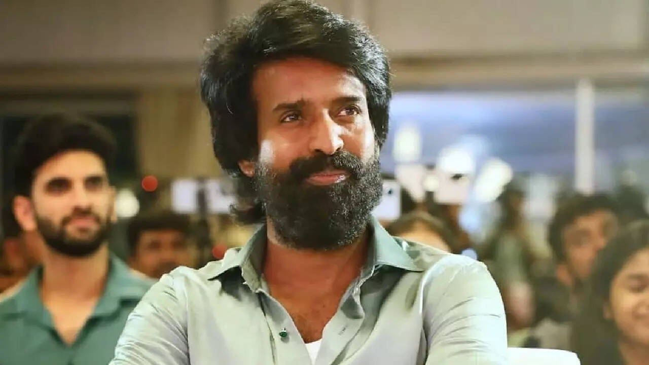 'Maaman' actor Soori reacts to fans' "mann soru" celebration, urges for ...