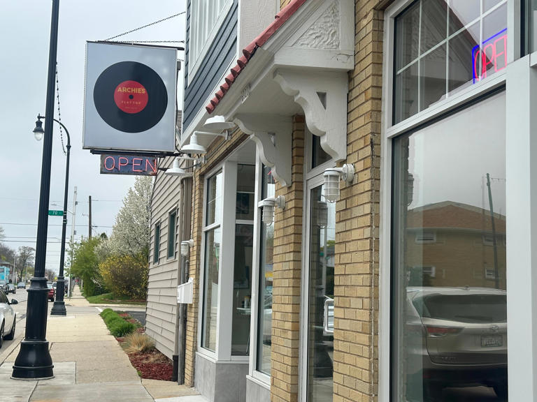 Archie’s Flat Top raises customers' expectations of burgers in West Allis