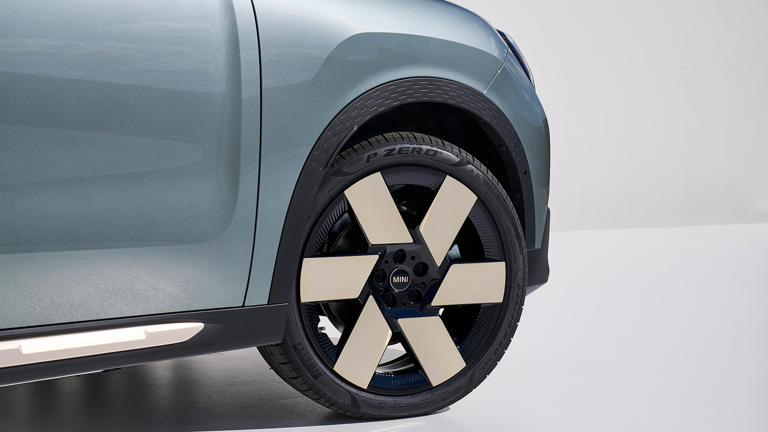 First Look: Is the Bigger 2025 Mini Countryman EV SUV Better?