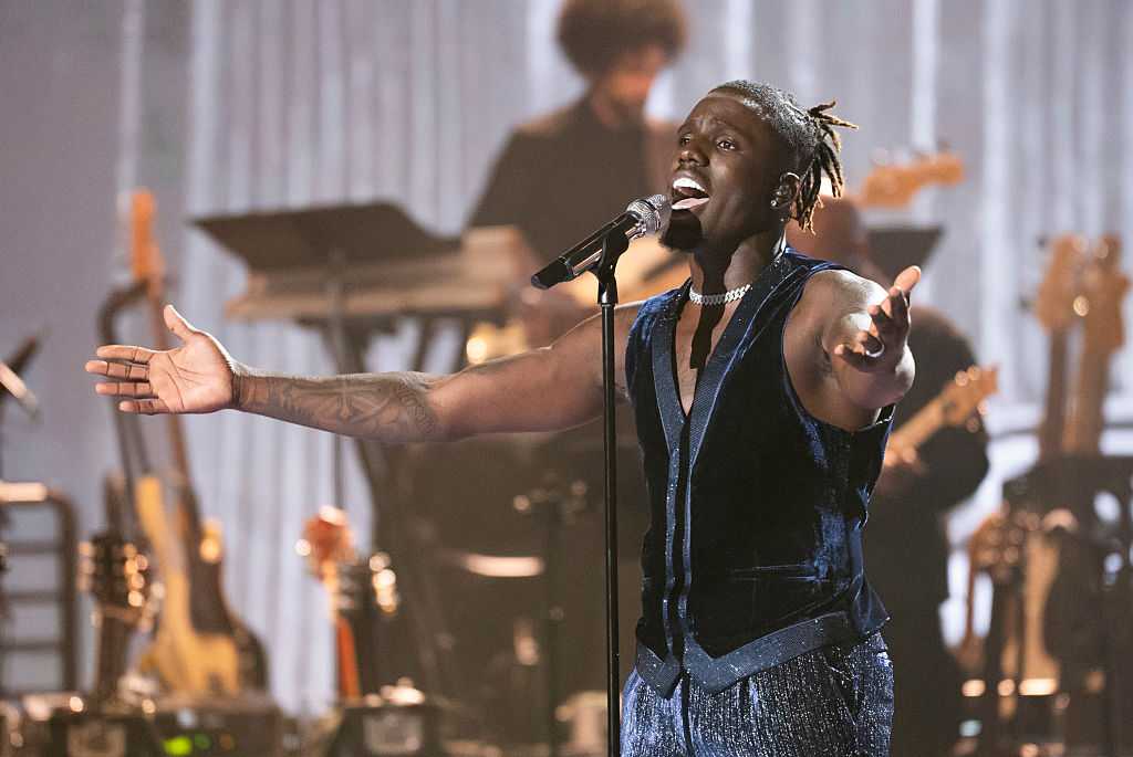 Mississippi's Jamal Roberts wins "American Idol" with record-breaking votes