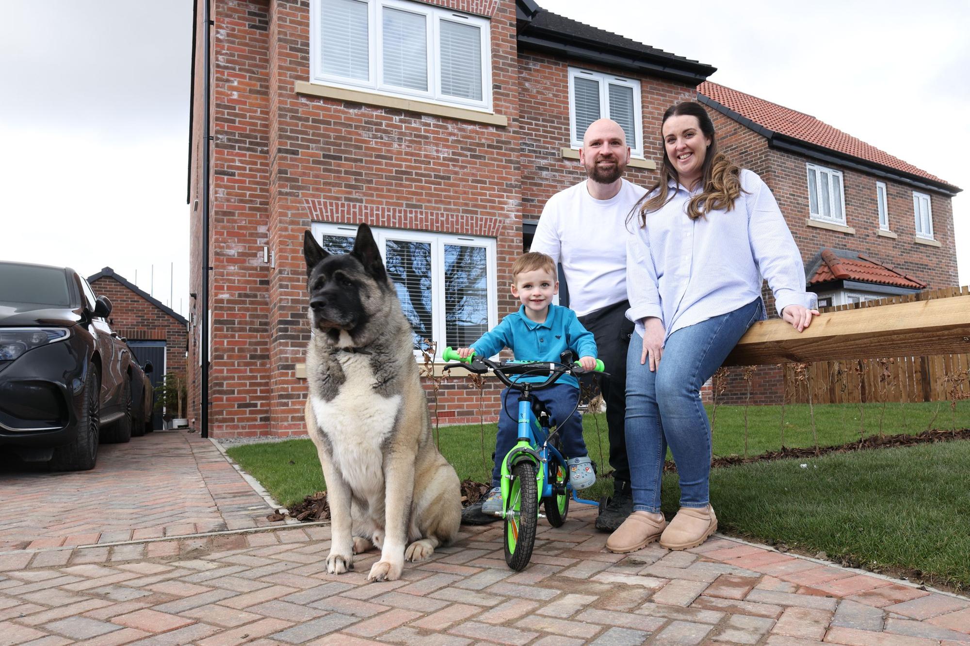 Couple move into their second home on Bellway’s Wellfield Rise ...