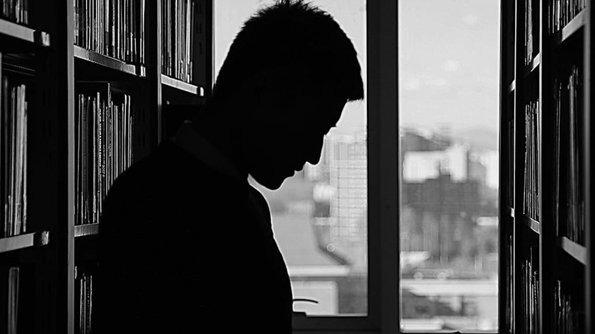 15 Signs a Man is Cheating That No One Notices