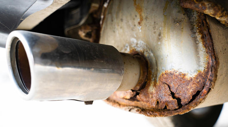 How To Measure Exhaust Back Pressure (And What Should The PSI Be?)