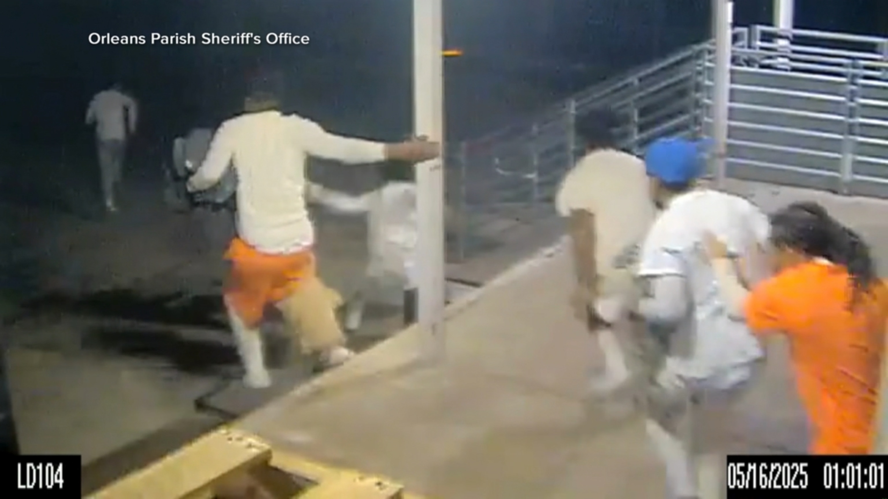 Manhunt continues for escaped Louisiana inmates after jail break